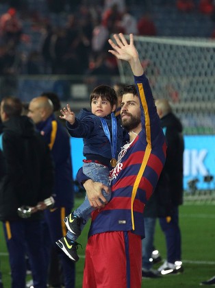 Gerard Pique His Son Milan Pique - Foto de stock de contenido editorial ...
