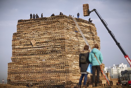 Builing Yearly Traditional Bonfire Scheveningen Zuiderstrand Editorial ...