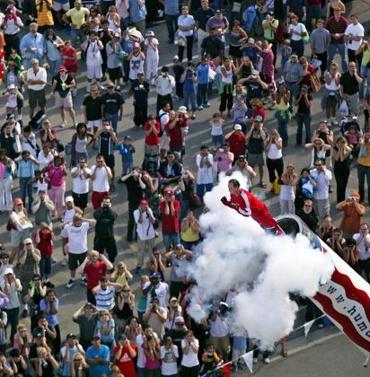 47 Cannon stunt Stock Pictures, Editorial Images and Stock Photos ...