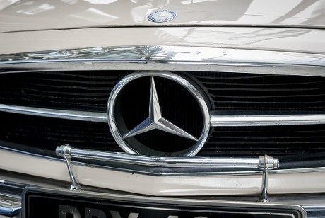 250 Mercedes benz car emblem Stock Pictures, Editorial Images and Stock ...
