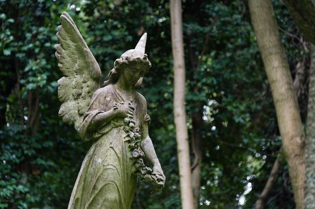 Statue Angel Highgate Cemetery London England Editorial Stock Photo ...