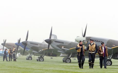 Spitfires Members Ops 1940 Raf Living Editorial Stock Photo - Stock ...