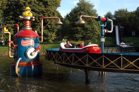 Spinball Whizzer Ride Alton Towers Editorial Stock Photo - Stock Image ...