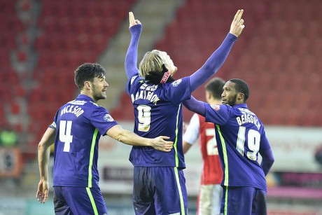 Simon Makienok Charlton Athletic Celebrates Scoring Editorial Stock ...
