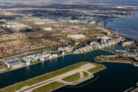 River Roding Leading Down Barking Creek Editorial Stock Photo - Stock ...
