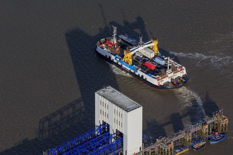 River Roding Leading Down Barking Creek Editorial Stock Photo - Stock ...