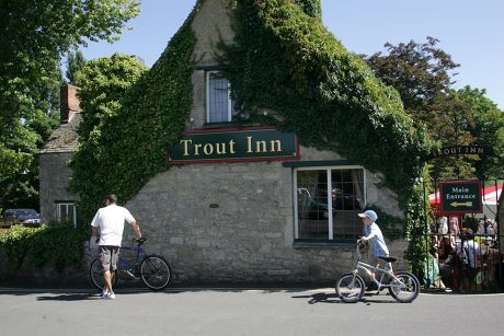 Trout Inn Along Port Meadow Wolvercote Editorial Stock Photo - Stock ...
