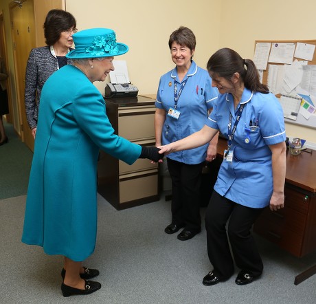 Queen Elizabeth Ii Meets Nurses Sarah Editorial Stock Photo - Stock ...