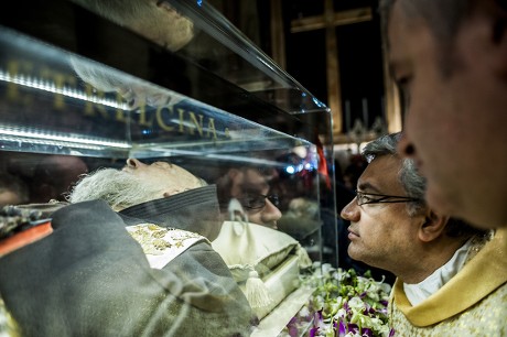 Worshippers Pay Their Respects Body St Editorial Stock Photo - Stock ...
