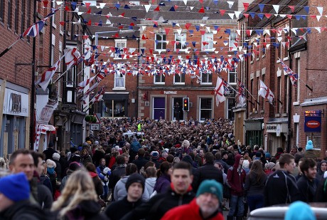 Ashbourne High Street Hug Goes Through Editorial Stock Photo - Stock ...