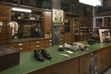 71 Leather goods shop Stock Pictures, Editorial Images and Stock Photos ...