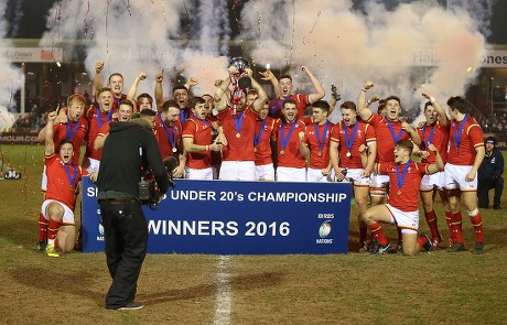 Captain Tom Phillips Team Lift Trophy Editorial Stock Photo - Stock ...