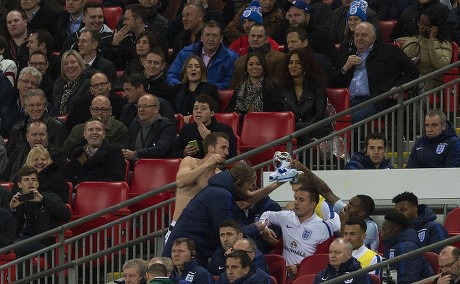Harry Kane Attracts Attention Ladies Crowd Editorial Stock Photo ...