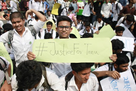 Bangladeshi Students Block Roads Dhakas Shahbagh Editorial Stock Photo ...