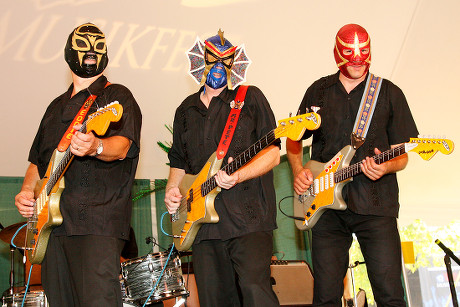 __COUNT__ imágenes de Los Straitjackets in concert, Bethlehem ...