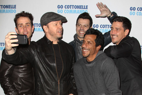 __COUNT__ imágenes de New Kids on the Block perform at the Gramercy ...