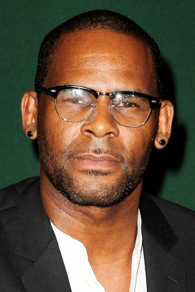 R. Kelly 'Soulacoaster: The Diary of Me' book signing, New York ...
