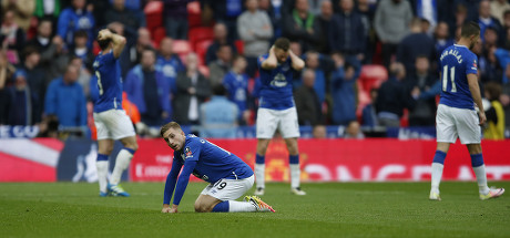 Everyone Players End Match Evertons Gerard Editorial Stock Photo ...