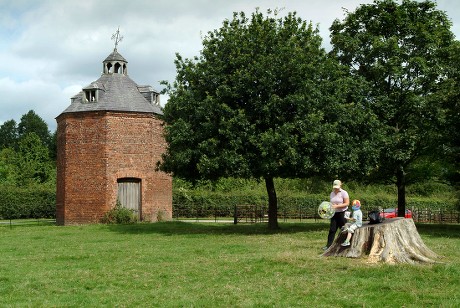 Erddig Hall 17thcentury House 18thcentury Formal Editorial Stock Photo ...