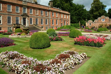 Erddig Hall 17thcentury House 18thcentury Formal Editorial Stock Photo ...