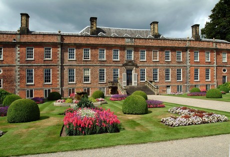 Erddig Hall 17thcentury House 18thcentury Formal Editorial Stock Photo ...