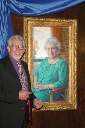 __COUNT__ ROLF HARRIS UNVEILING HIS NEW PORTRAIT OF QUEEN ELIZABETH II ...