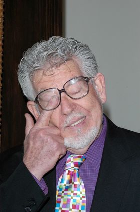 ROLF HARRIS UNVEILING HIS NEW PORTRAIT OF QUEEN ELIZABETH II, THE ...