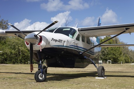 19 Cessna prop plane Stock Pictures, Editorial Images and Stock Photos ...