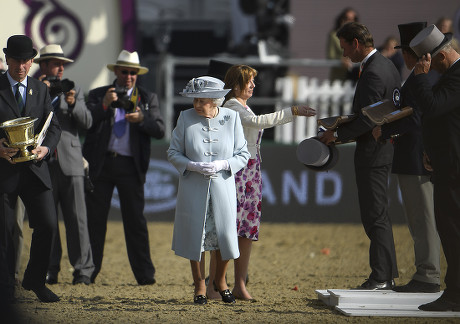 Queen Elizabeth Ii Presenting Trophy Winning Editorial Stock Photo ...