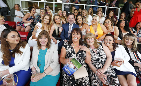 250 Channel 4 racing presenter Stock Pictures, Editorial Images and ...