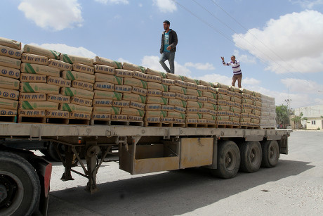 12 Cement loaded on truck Stock Pictures, Editorial Images and Stock ...
