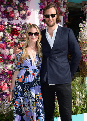 __COUNT__ imágenes de Liz Earle Beauty Co. and Willow Crossley host # ...