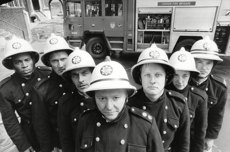 Tv Programme Londons Burning Lr Gary Redakčních stock fotografií ...