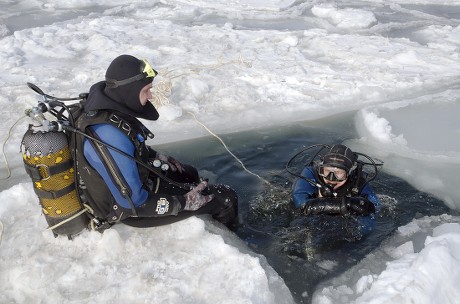 Model Released Divers Preparing Subglacial Diving Editorial Stock Photo ...