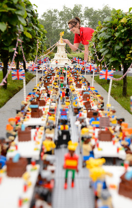 __COUNT__ The Legoland Windsor Resort throws Her Majesty The Queen a ...