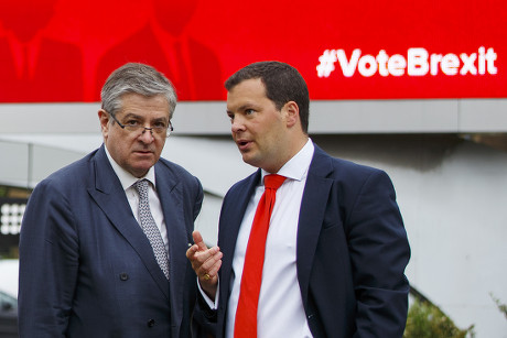 Jeremy Hosking EU referendum campaign 'Brexit Express', Vauxhall Cross ...