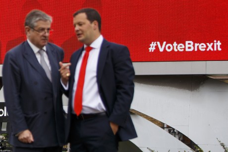 Jeremy Hosking EU referendum campaign 'Brexit Express', Vauxhall Cross ...