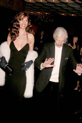 86 Oleg cassini fashion designer Stock Pictures, Editorial Images and ...