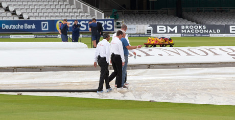 Umpires Head Onto Covers Their 230 Editorial Stock Photo - Stock Image ...