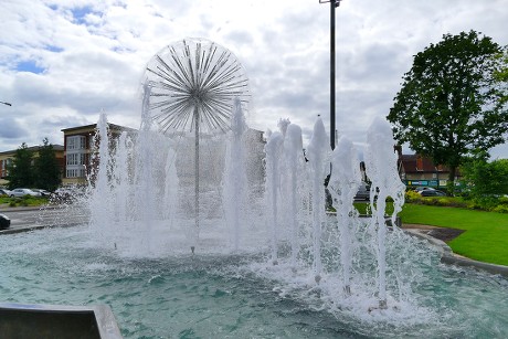 Fountain On Roundabout Clarence Road Windsor Editorial Stock Photo ...