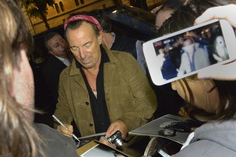 Bruce Springsteen Meets His Fans Gothenburg Editorial Stock Photo ...