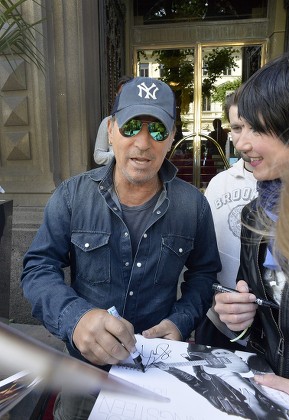 Bruce Springsteen Meets His Fans Gothenburg Editorial Stock Photo ...