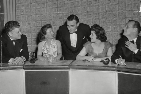 Tv Panel Game One Family Lr: foto stock editoriale - Immagine stock ...