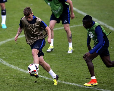 Antoine Griezmann Controls Ball Under Pressure Editorial Stock Photo ...