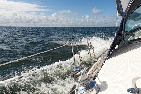 70 Boat splashes water Stock Pictures, Editorial Images and Stock ...