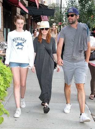 Liv Freundlich Julianne Moore Bart Freundlich Editorial Stock Photo ...