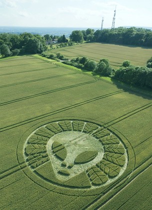 Alienshaped Crop Circle Field Wheat Editorial Stock Photo - Stock Image ...