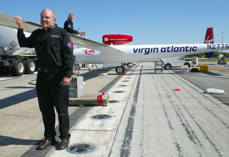 Steve Fossett Richard Branson Globalflyer Aircraft Editorial Stock ...