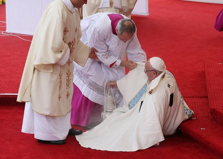 Pope Francis Helped After Falling He Editorial Stock Photo - Stock ...