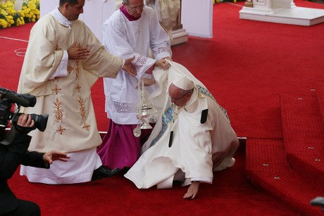 Pope Francis Helped After Falling He Editorial Stock Photo - Stock ...